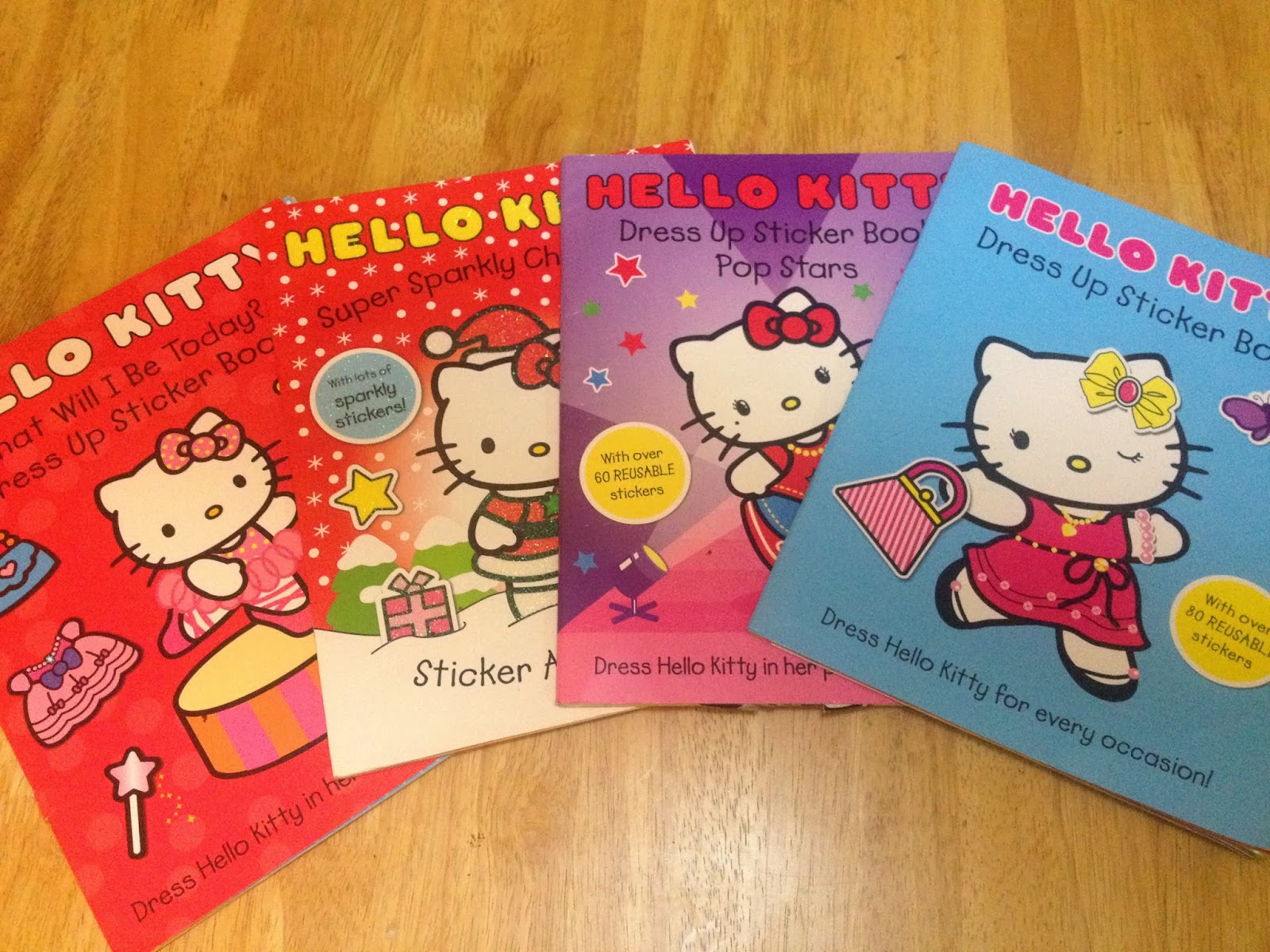 Cinta mummy sofiya: Hello Kitty sticker book